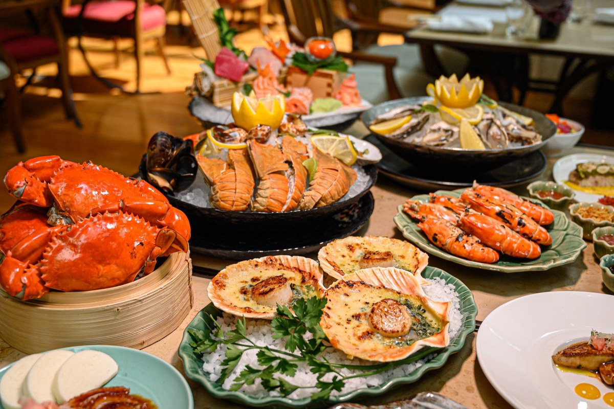 The Dining Room at Grand Hyatt Erawan | Luxury Buffet - International ...