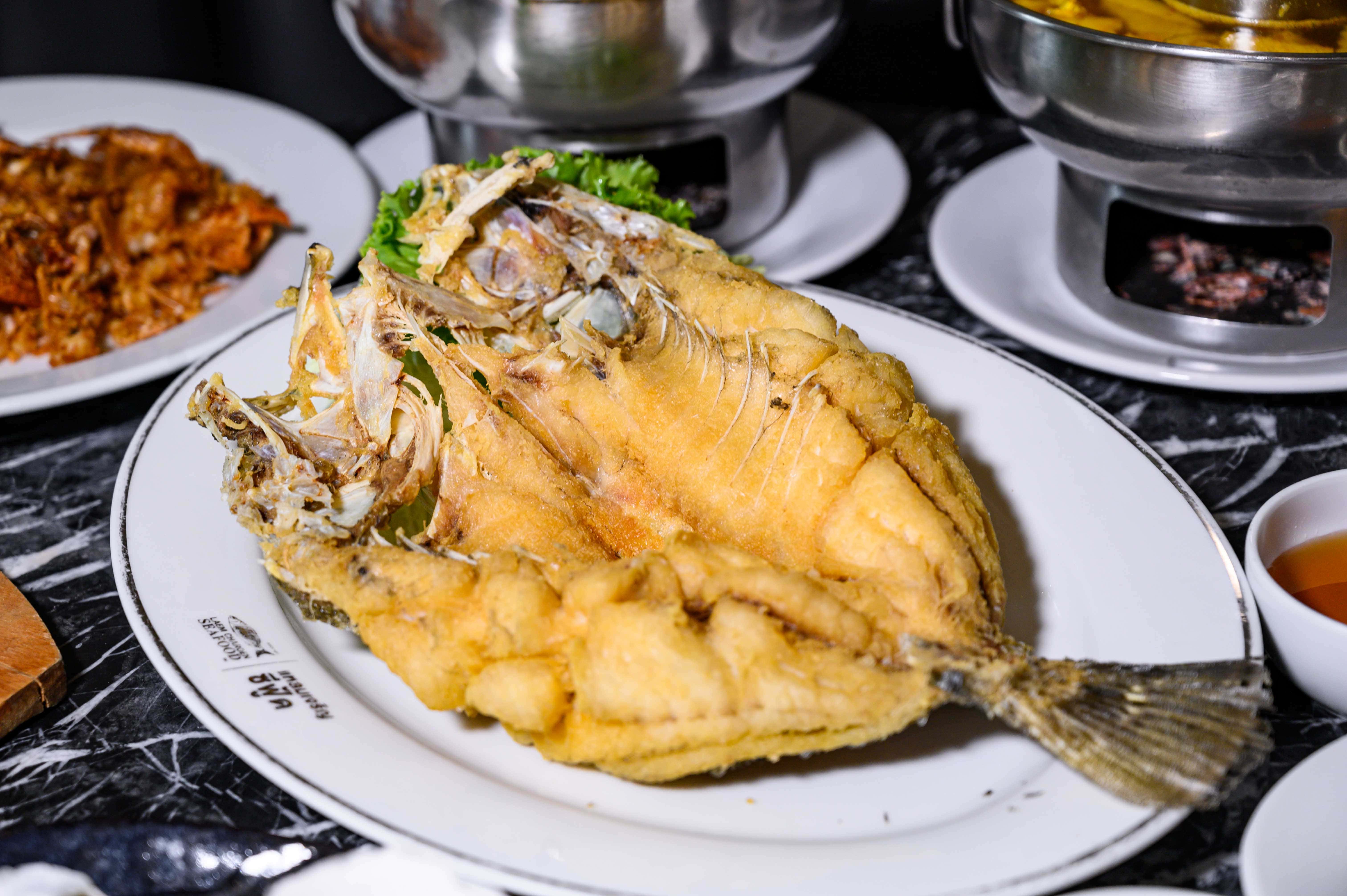 Laem Charoen Silom Complex | Seafood Paradise - Thai Cuisine | Bangkok ...