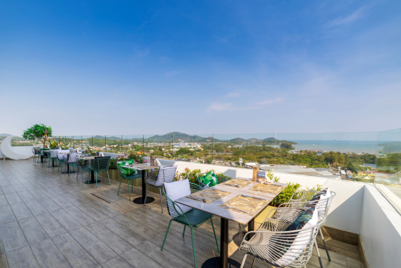 Estrela Sky Lounge Rooftop at Novotel City Phokeethra | Panoramic Views ...