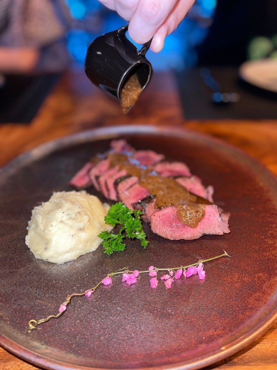 Taurus Lake-taurant & Cafe | Lakeside Dining & Coffee | Ramkhamhaeng ...