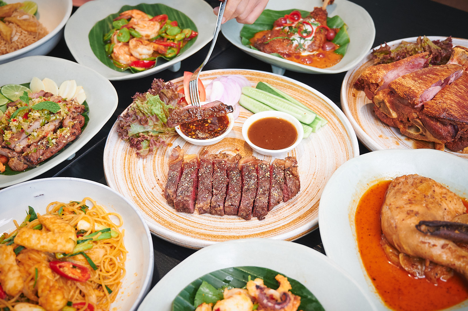 82 Concept Cafe & Eatery บางนาตราด บุฟเฟ่ต์สายโหด ขาหมูเยอรมันยกขา